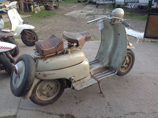 A 57 TOWING. Motobécane Moby