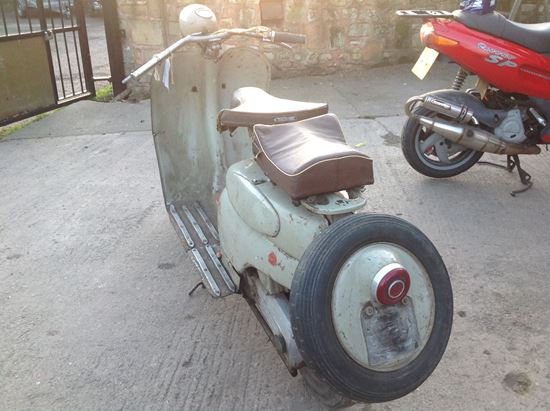 A 57 TOWING. Motobécane Moby
