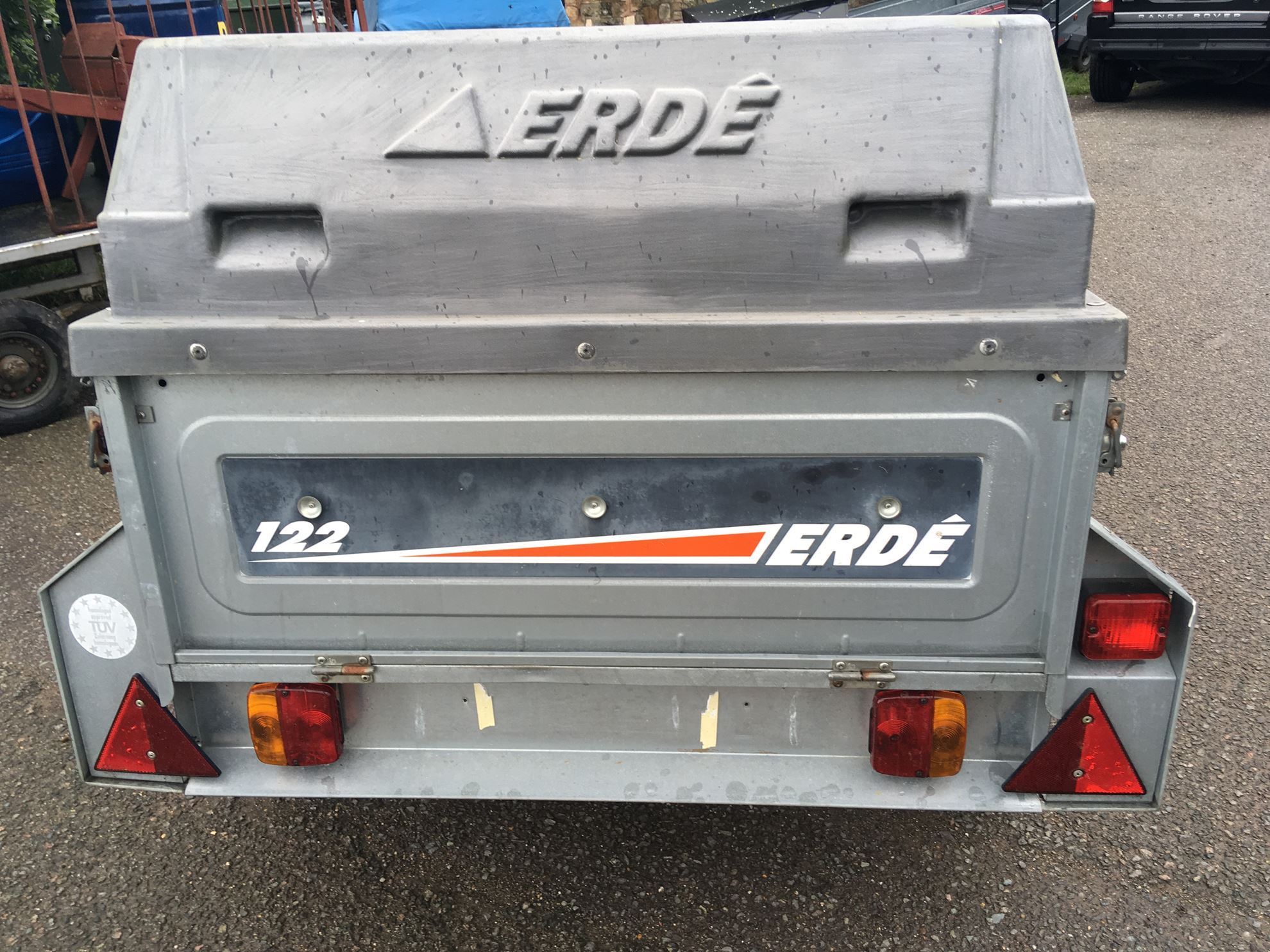 A 57 TOWING. Erde122 with Lockable Lid