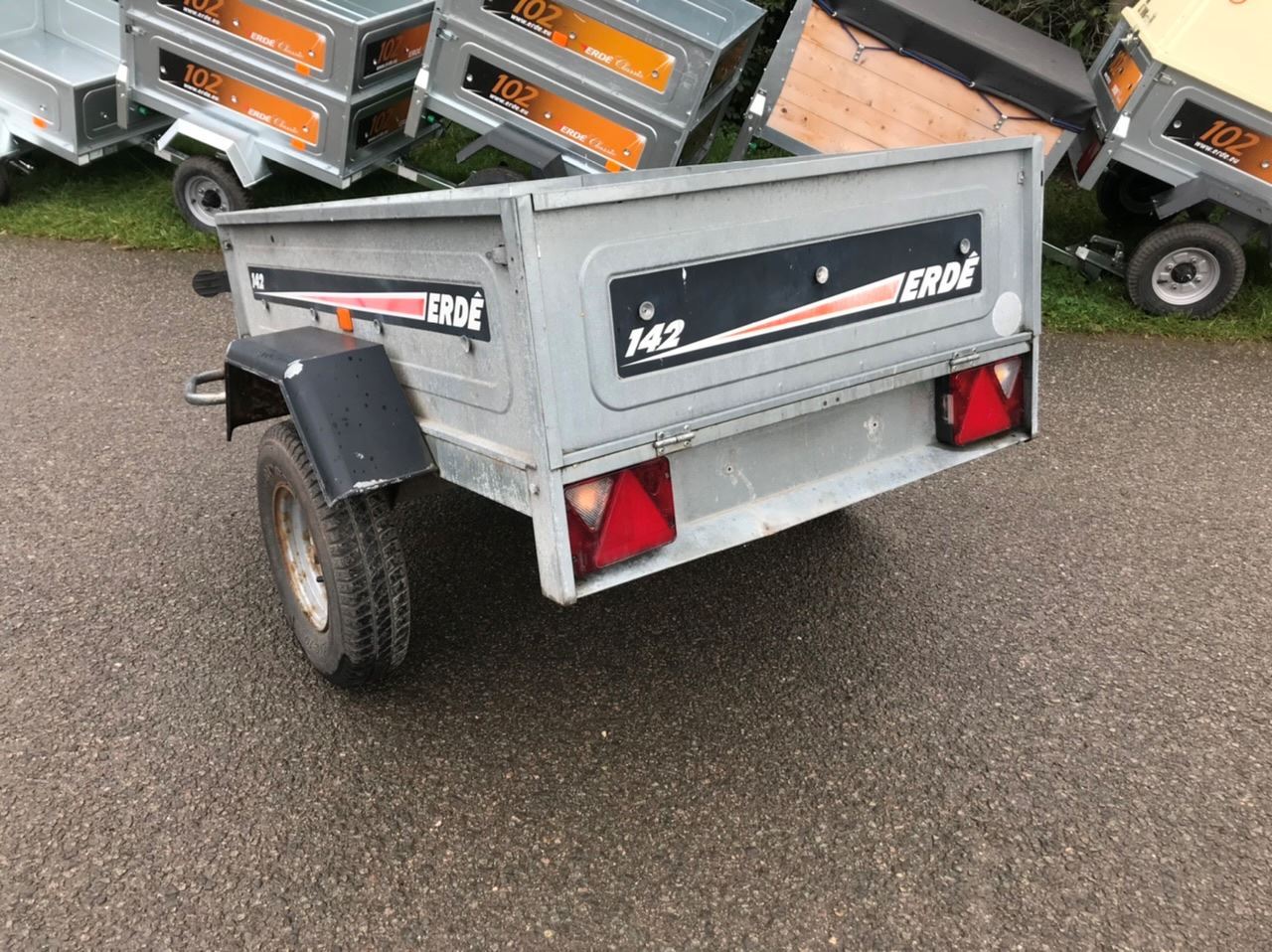 A 57 TOWING. Erde 142 Trailer